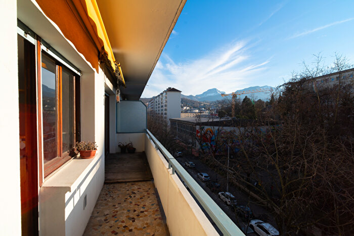 Appartement à vendre - Chambéry, Centre-ville - 2 pièces - 1 chambre