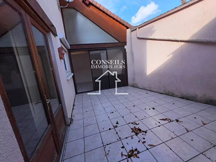 Maison à vendre - Villeneuve-sur-Yonne - 6 pièces - 4 chambres