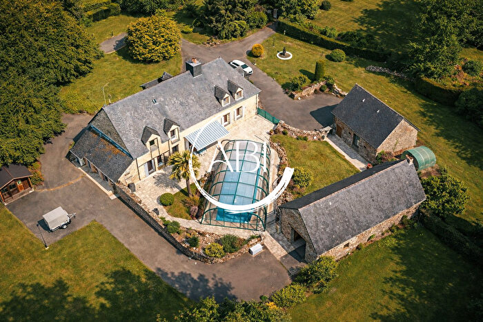 Maison à vendre - Saint-Georges-Buttavent - 7 pièces - 5 chambres