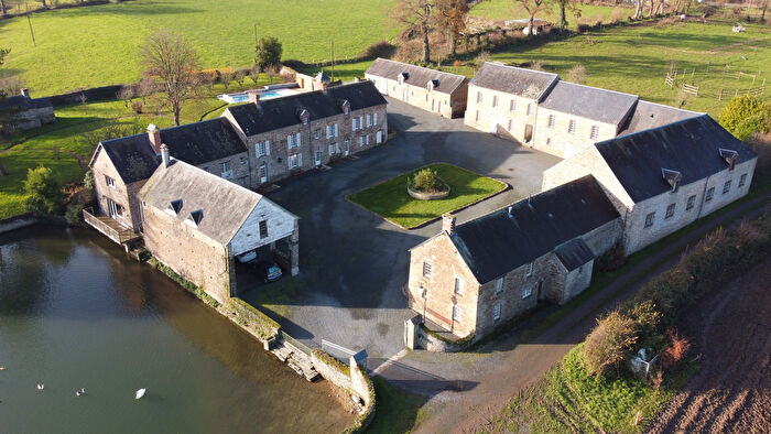 Maison à vendre - La Bazoque - 19 pièces - 9 chambres