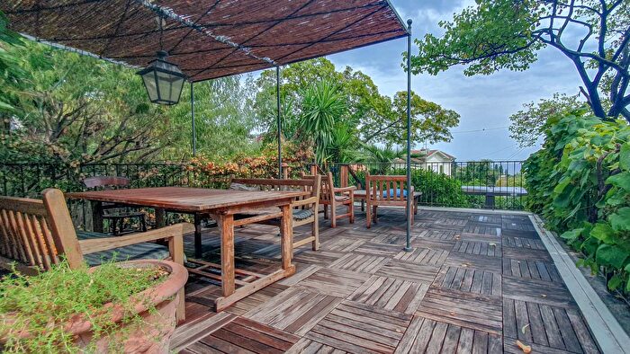 Maison à vendre - Cannes, Croix des Gardes - 7 pièces - 5 chambres