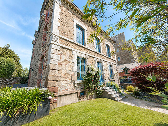 Dol-de-Bretagne : Maison 8 pièces à vendre
