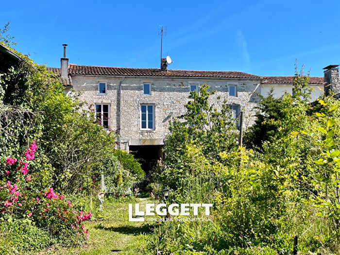 Aigre - Maison 10 pièces à vendre