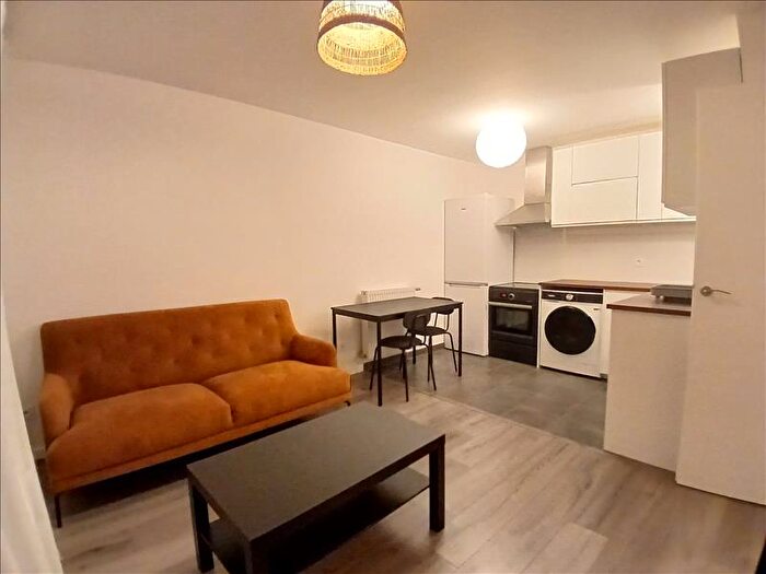 Appartement à louer - Juvisy-sur-Orge, Centre-ville, Entrevoies, Seine - 2 pièces - 1 chambre