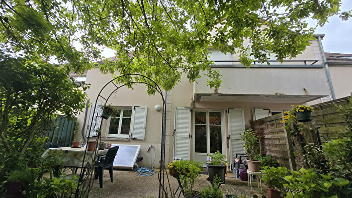 Maison à vendre - Beaugency - 5 pièces - 4 chambres