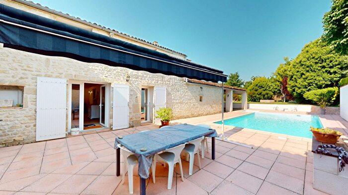 Maison à vendre - Saint-Jean-dAngély - 7 pièces - 4 chambres