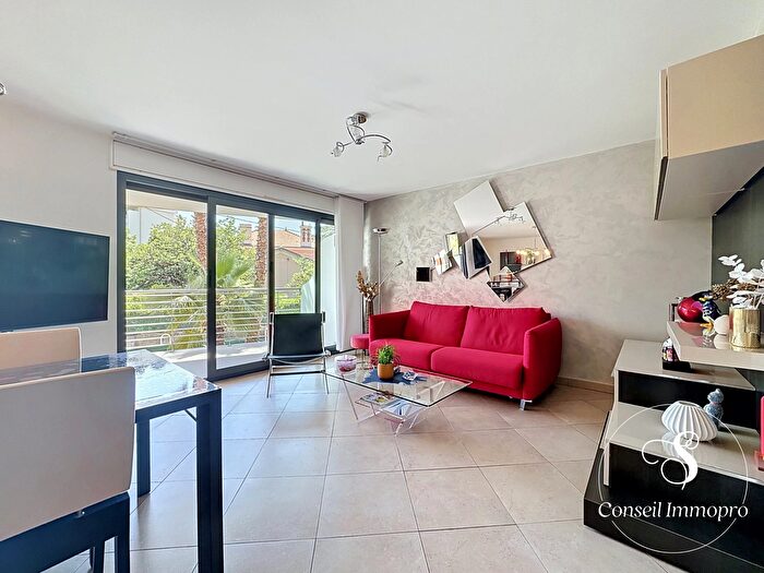 Cannes, Californie Pezou : Appartement 3 pièces à vendre