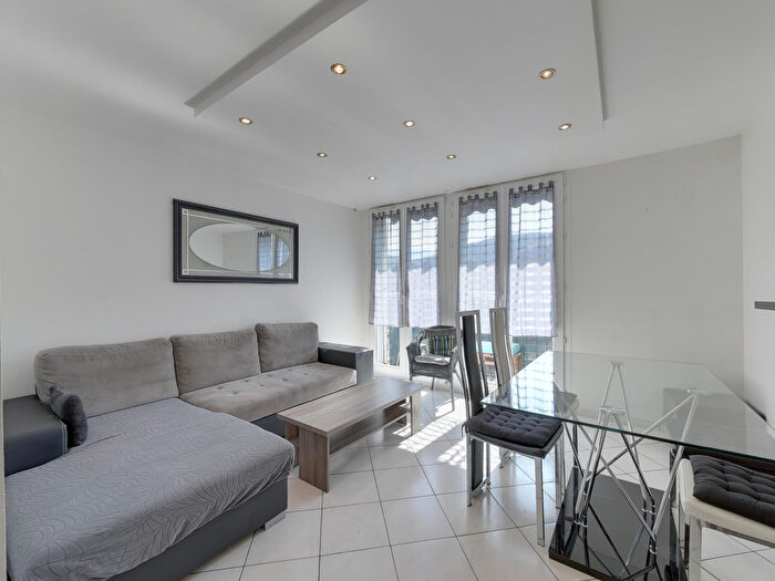 Appartement à louer - Échirolles, Village, La Commanderie - 3 pièces - 2 chambres