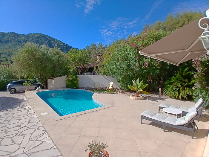 Maison à vendre - Le Revest-les-Eaux - 6 pièces - 4 chambres