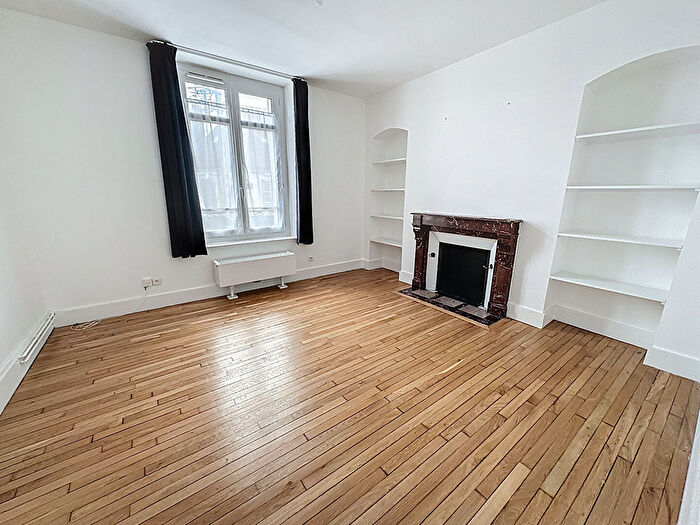 Appartement à louer - Sainte-Savine - 3 pièces - 2 chambres