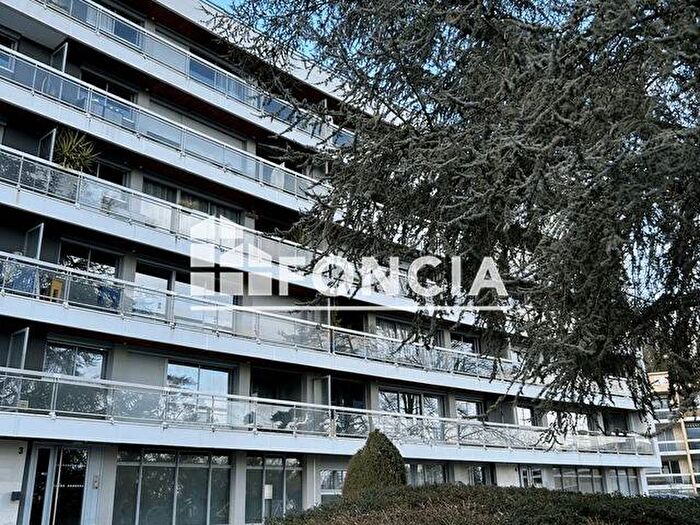 Appartement à louer - Est, Luisant - 4 pièces - 3 chambres