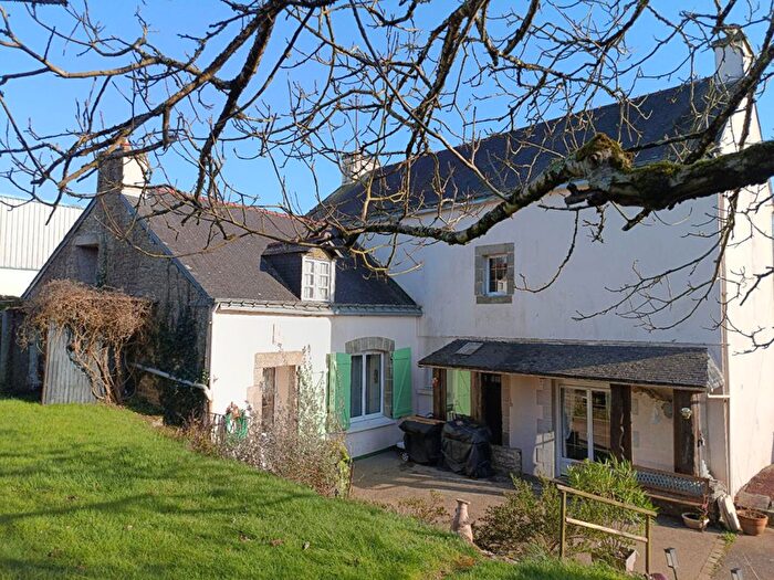 Maison à vendre - Le Faouët - 5 pièces - 3 chambres