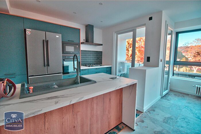 Appartement à vendre - Saint-Chamond, Centre-ville, Saint-Ennemond, Chavanne - 3 pièces - 2 chambres