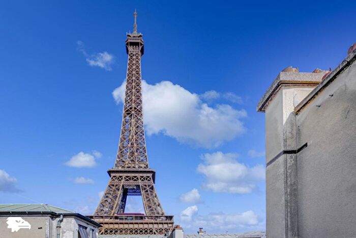 Appartement à louer - Paris e , Champ de Mars - 4 pièces - 3 chambres