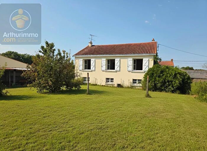 Saint-Étienne-de-Mer-Morte - Maison 4 pièces à vendre
