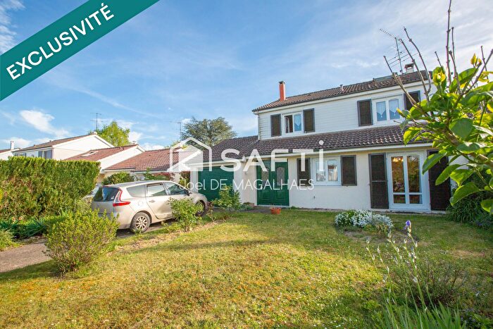 Maison 5 pièces à Le Mesnil-Saint-Denis, à vendre