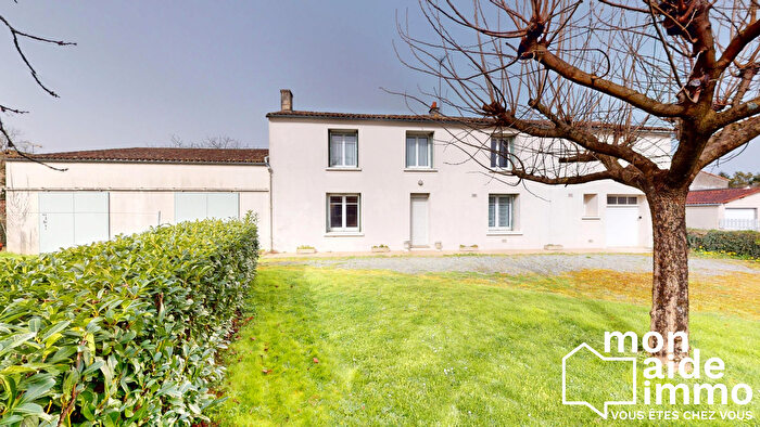 Maison à vendre - Benet - 5 pièces - 3 chambres