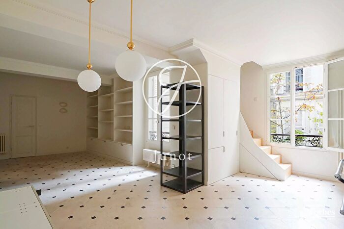 Appartement 4 pièces à vendre à Paris 9ème, Clichy, Trinité