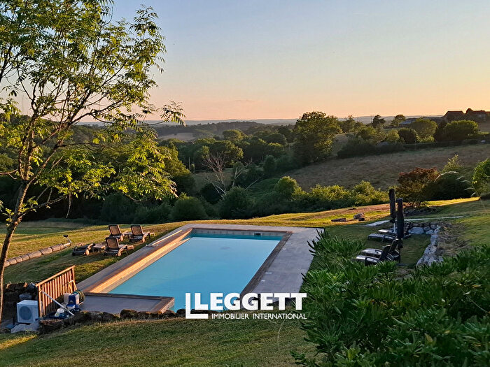 Maison à vendre - Beaulieu-sur-Dordogne - 16 pièces - 6 chambres