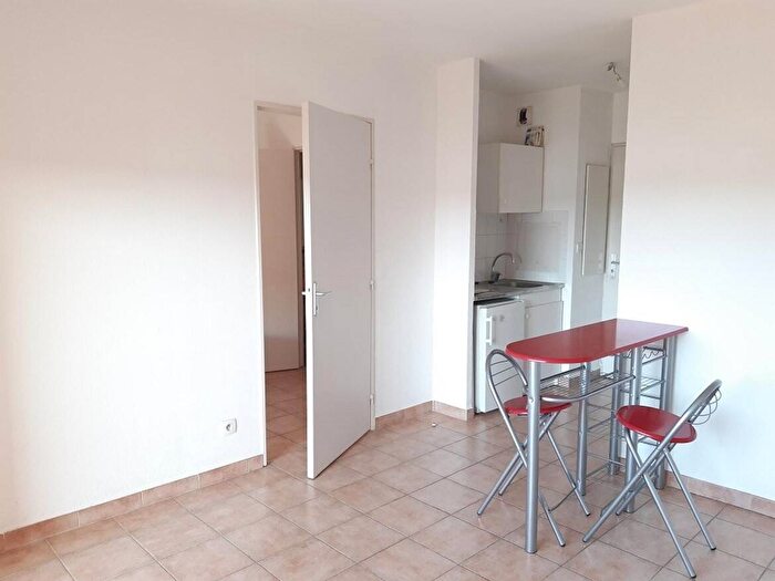 Appartement à louer - Saint Mitre les Granettes Pey Blanc, Aix-en-Provence - 2 pièces