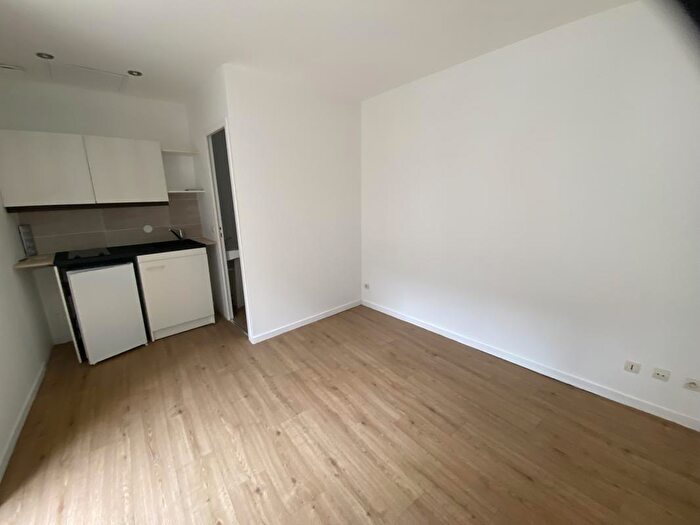 Appartement à louer - Mantes-la-Jolie, Centre-ville - 1 pièce