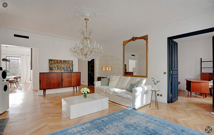 Appartement à louer - Paris e , Clichy, Trinité - 6 pièces - 4 chambres