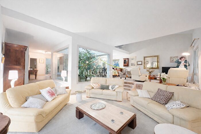 Maison à vendre - Nîmes, Tour Magne - 6 pièces - 4 chambres