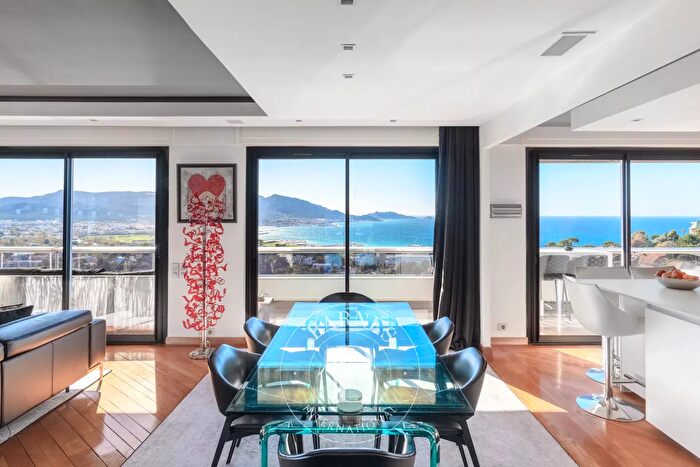 Appartement à vendre - Marseille e , Perier - 6 pièces - 4 chambres