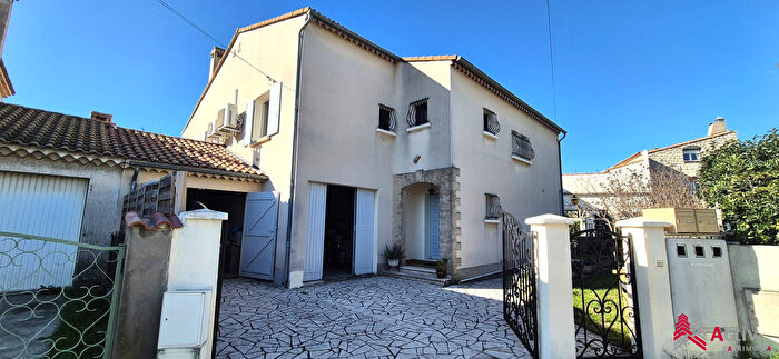 Maison à vendre - Arles, Trébon - 8 pièces - 4 chambres