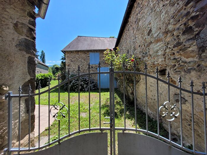 Maison à vendre - Ogeu-les-Bains - 9 pièces - 6 chambres
