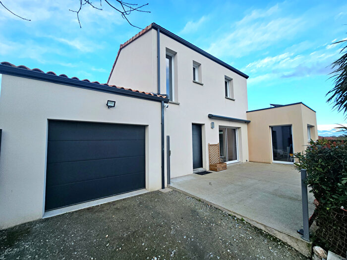 Maison à vendre - Saint-Crespin-sur-Moine - 6 pièces - 4 chambres