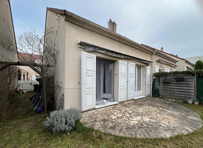 Maison à louer - Champs-sur-Marne, Le Nesles - 5 pièces - 3 chambres