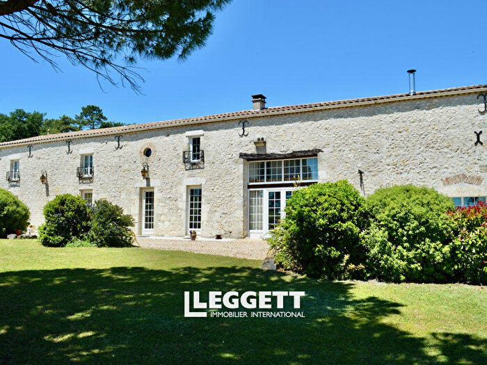 Maison 12 pièces à Ligueux, à vendre