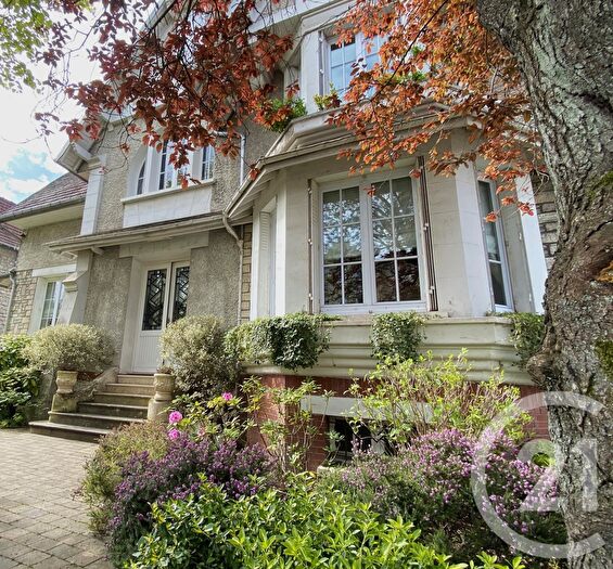 Maison à vendre - Senlis, Centre-ville - 10 pièces - 7 chambres