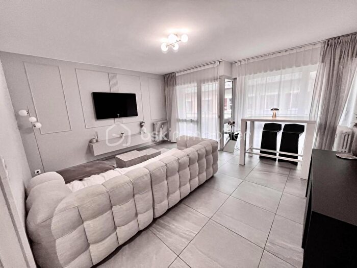 Appartement à vendre - Saint-Jean-de-Maurienne - 4 pièces - 3 chambres