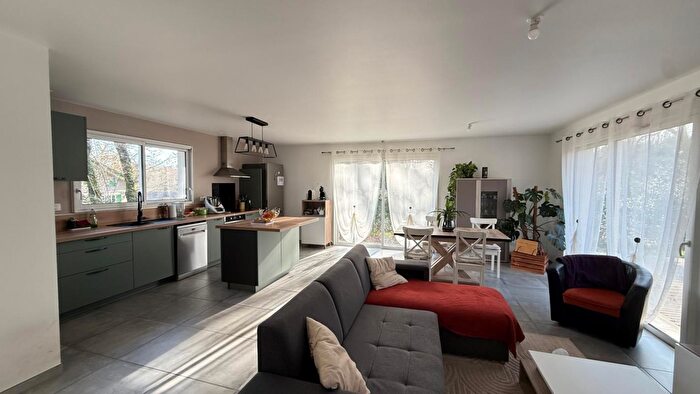 Maison à louer - Belin-Béliet - 4 pièces - 3 chambres