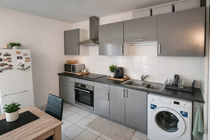 Appartement à louer - Loos, Centre-ville - 2 pièces - 1 chambre