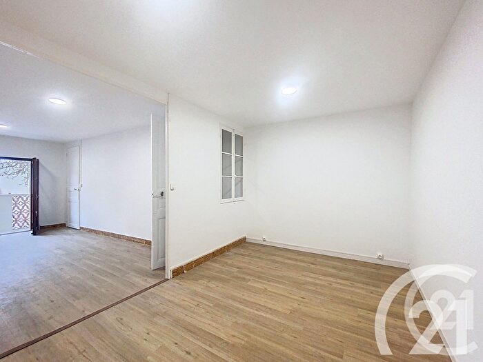 Maison à louer - Eyguières - 3 pièces - 1 chambre