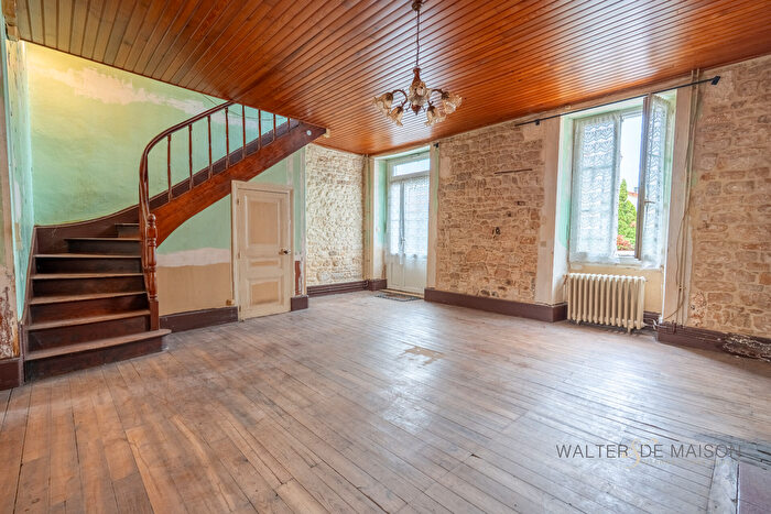 Maison à vendre - Saint-Angeau - 8 pièces - 4 chambres