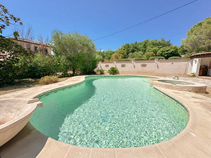 Maison à vendre - Pierrefeu-du-Var - 6 pièces - 5 chambres