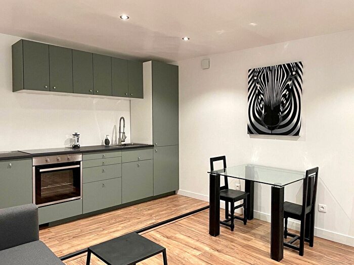 Appartement à louer - Notre Dame, Versailles - 2 pièces - 1 chambre