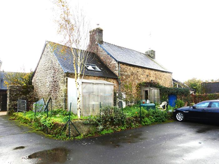 Maison à vendre - Peumerit-Quintin - 6 pièces - 4 chambres