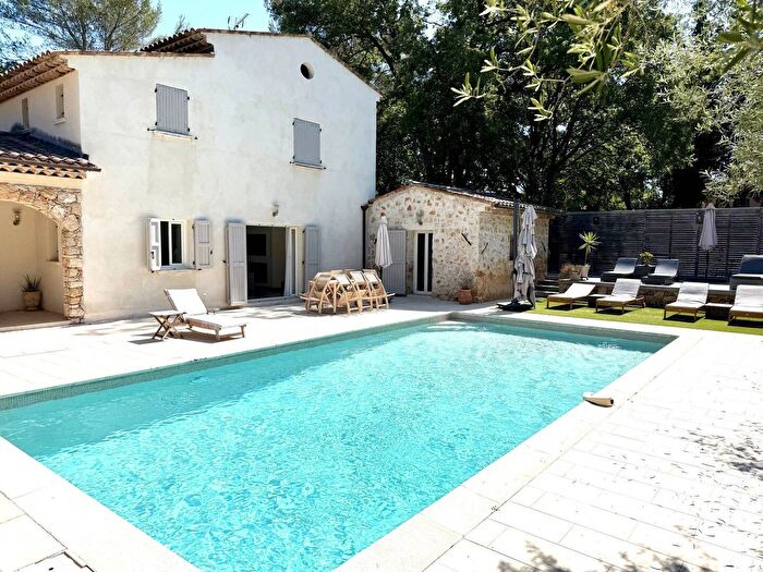 Le Village, Valbonne : Maison 6 pièces à louer