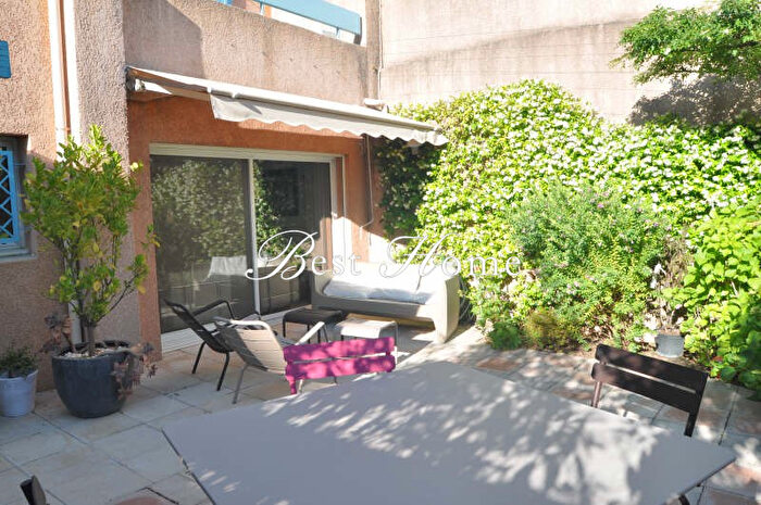 Maison à louer - Nîmes, Montaury - 5 pièces - 4 chambres