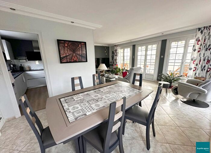 Maison à vendre - Merville-Franceville-Plage - 7 pièces - 5 chambres