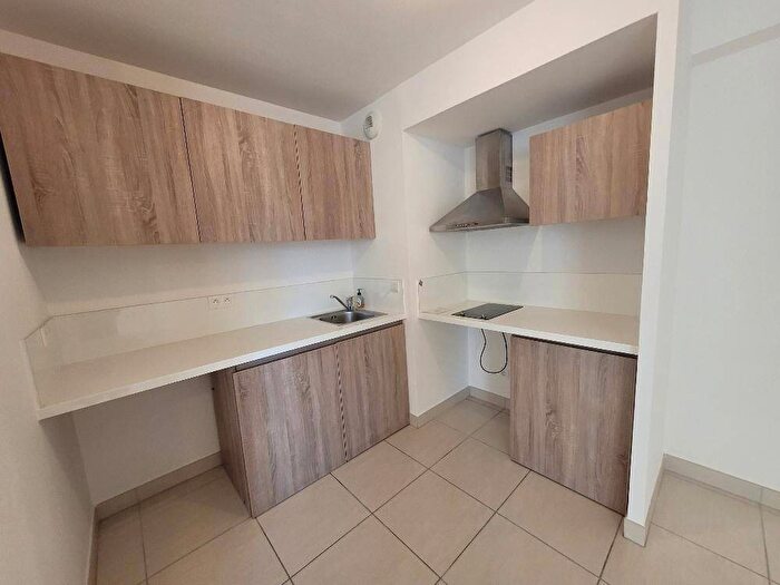 Appartement à louer - Béziers - 2 pièces - 1 chambre
