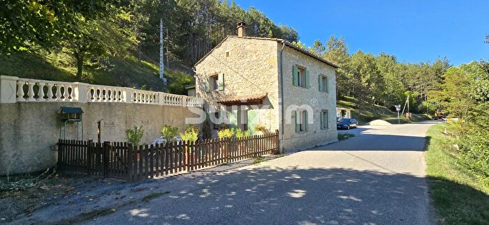 Maison à vendre - Saint-Nazaire-le-Désert - 7 pièces - 4 chambres