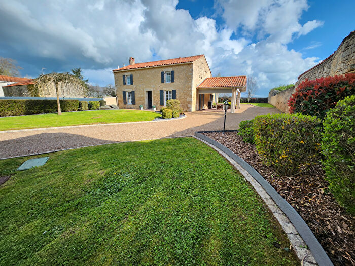 Maison à vendre - Sainte-Gemme-la-Plaine - 8 pièces - 6 chambres