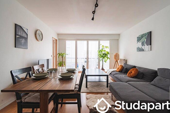 Appartement à louer - Clairmarais-Charles Arnould, Reims - 1 pièce - 4 chambres