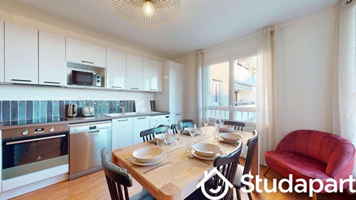 Appartement à louer - Jas de Bouffan, Aix-en-Provence - 1 pièce - 3 chambres